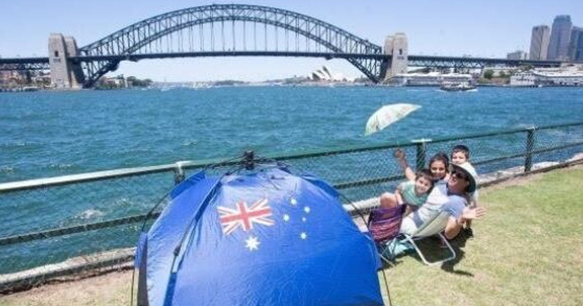 Thousands Descend On Sydney Harbour In NYE Countdown | HuffPost News
