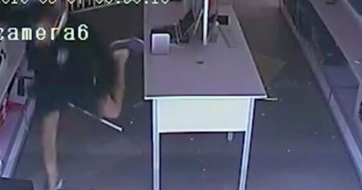 Goofy Robber Falls Over, Loses His Shoe On CCTV | HuffPost News