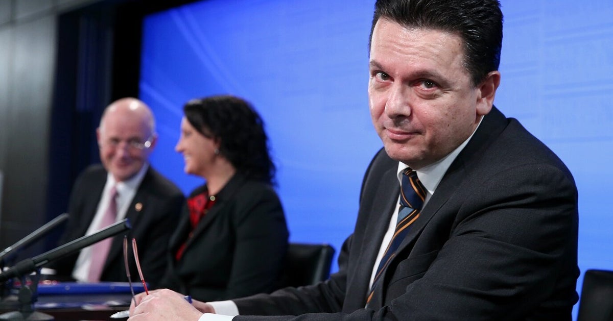 Chris Pyne And Nick Xenophon Are Fighting About Stolen Posters ...