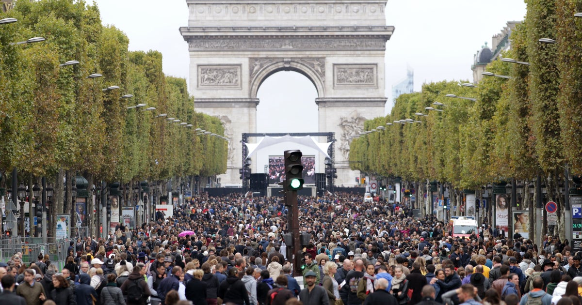Paris Banned Cars For The Day And It Looked Stunning | HuffPost World