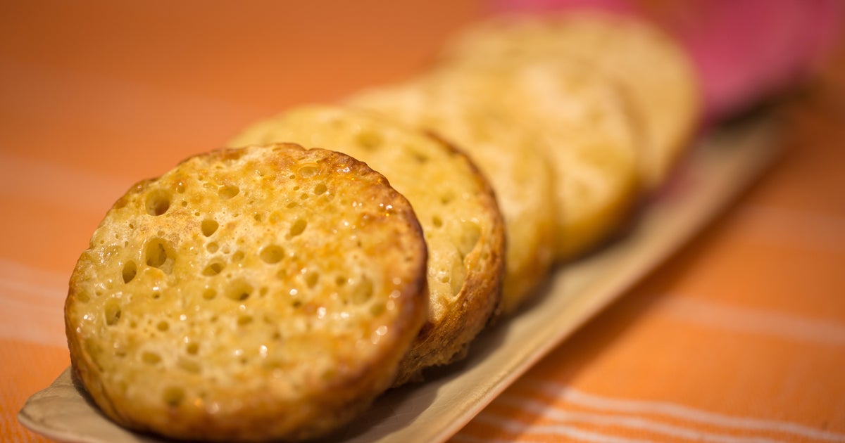 Make Sourdough Crumpets With A Four-Ingredient Recipe | HuffPost Food ...