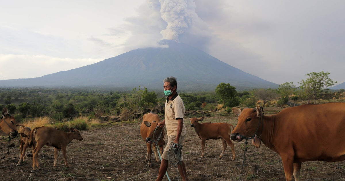 Bali Feels The Heat As Volcano Keeps Airport Closed | HuffPost Travel