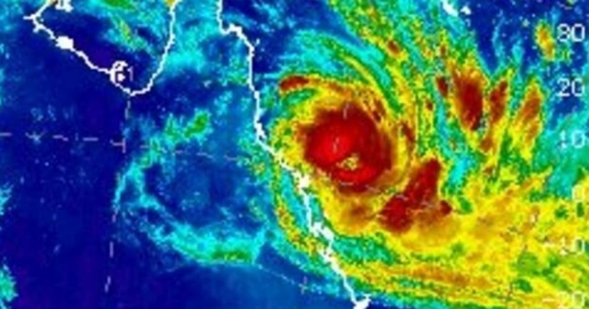 Cyclone Debbie Bears Down On North Queensland Coast | HuffPost ...