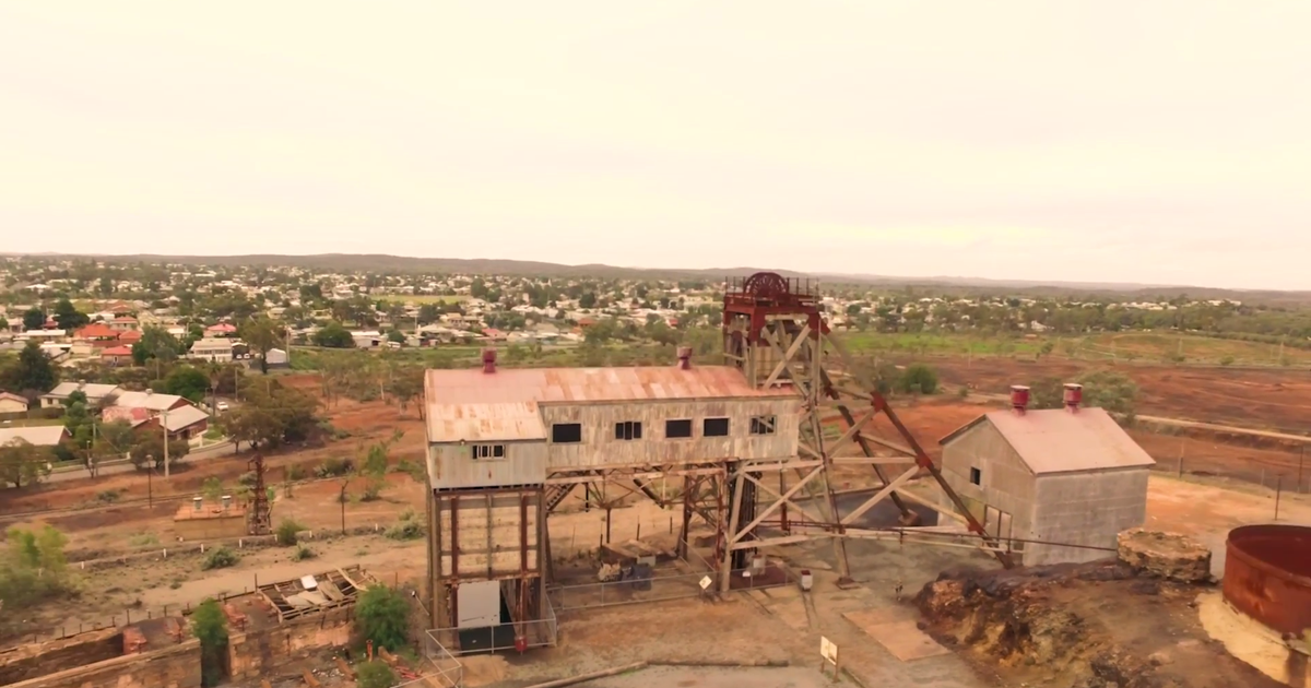 Australia's Most Famous Mining Town Is Now Mining The Sun | HuffPost News