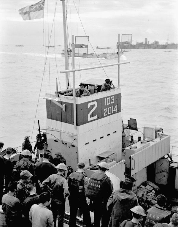 Powerful Photos Of Canadians In Action On D-Day | HuffPost News