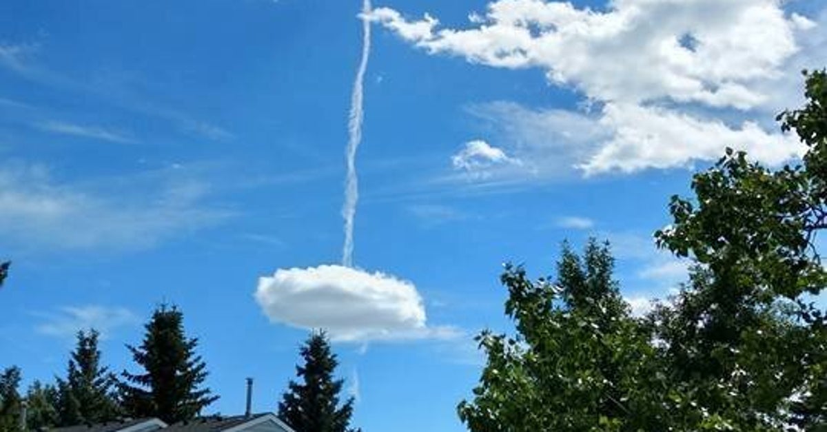Jet Contrail Cloud Photo From Alberta Confuses People On The Internet ...