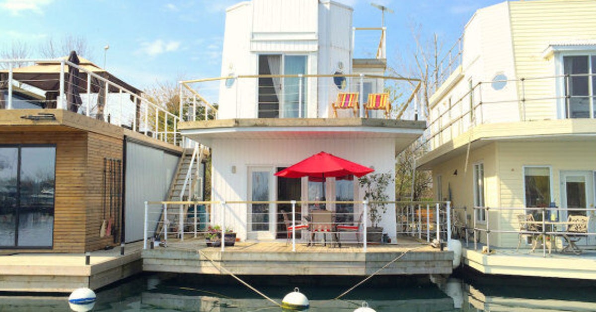 Life On A Floating House: A Tour of Toronto Float Homes In Bluffers ...