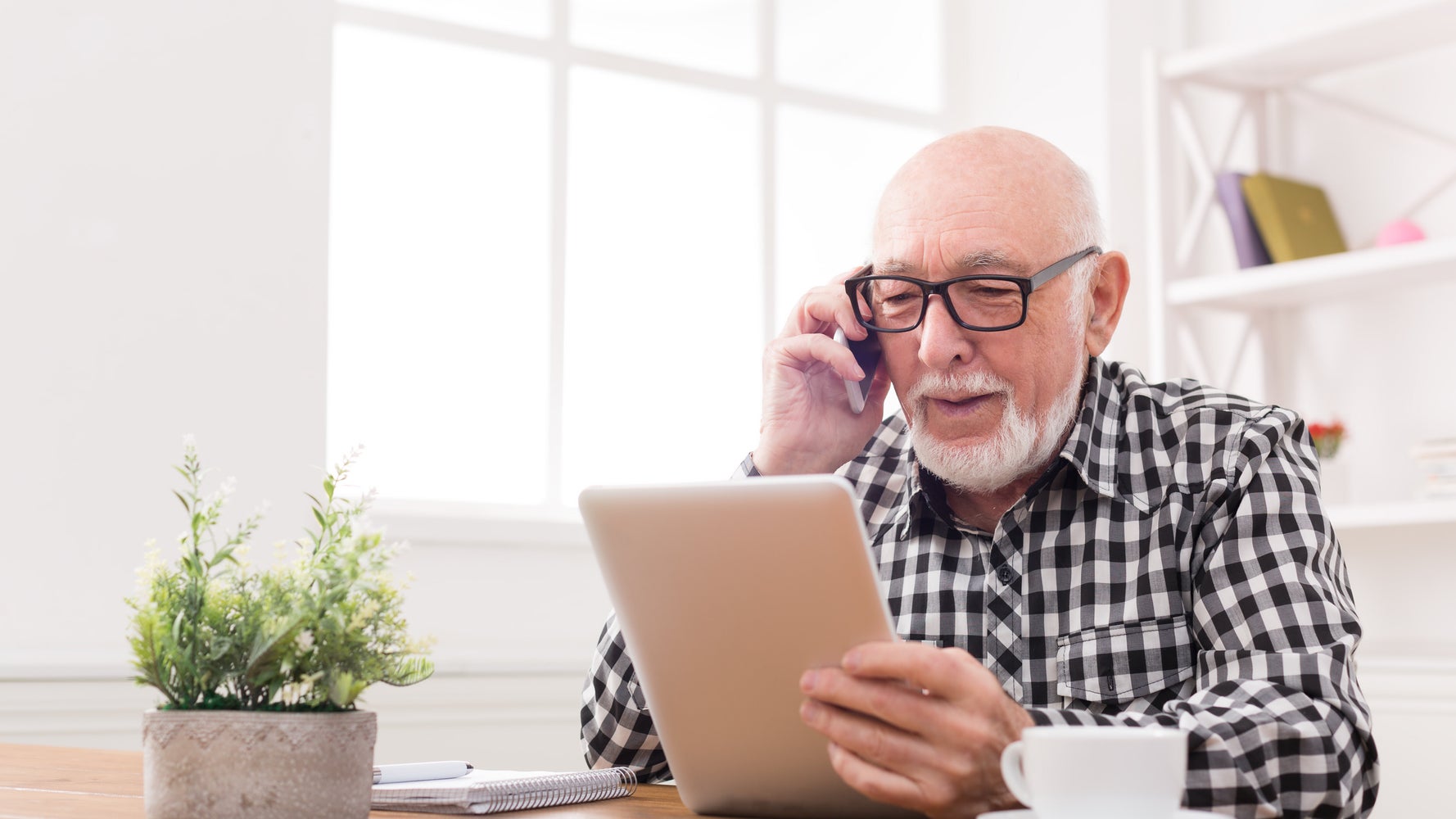 When It Comes To Technology, We Can All Learn From Seniors | HuffPost Life When It Comes To Technology, We Can All Learn From Seniors | HuffPost Life