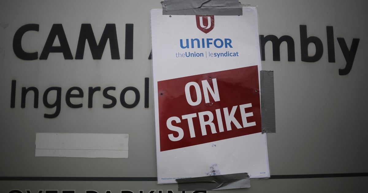 Canada Should Ban Employers From Using Scabs During Strikes | HuffPost News