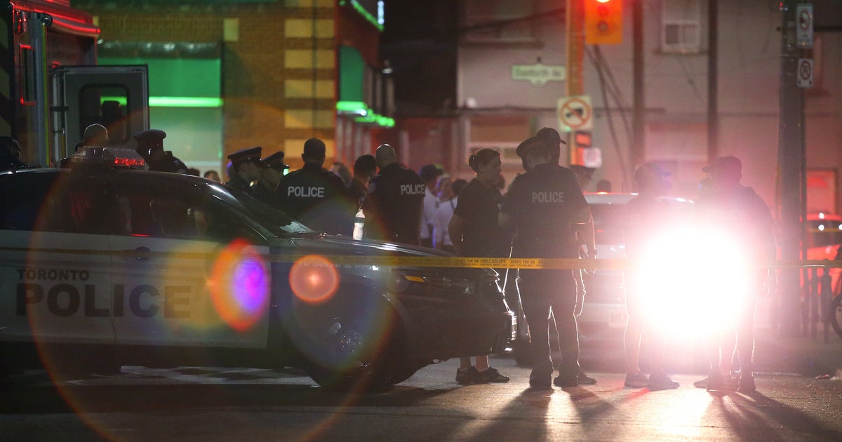 Toronto Danforth Logan Shooting Leaves 3 Dead, 13 Injured | HuffPost News