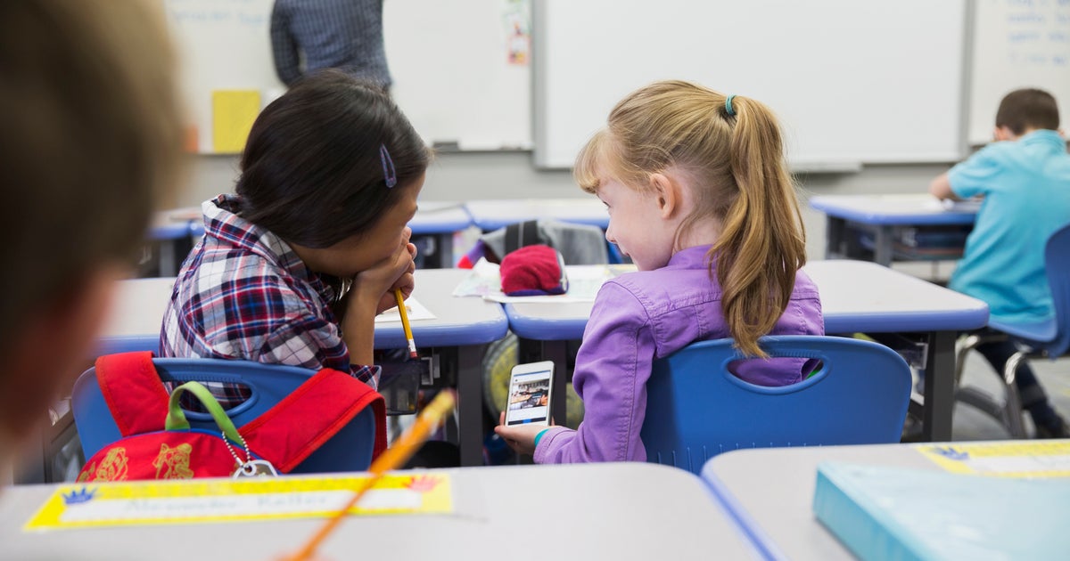 Cell Phones In Classrooms Are So Distracting, U.S. Teacher Shows In ...