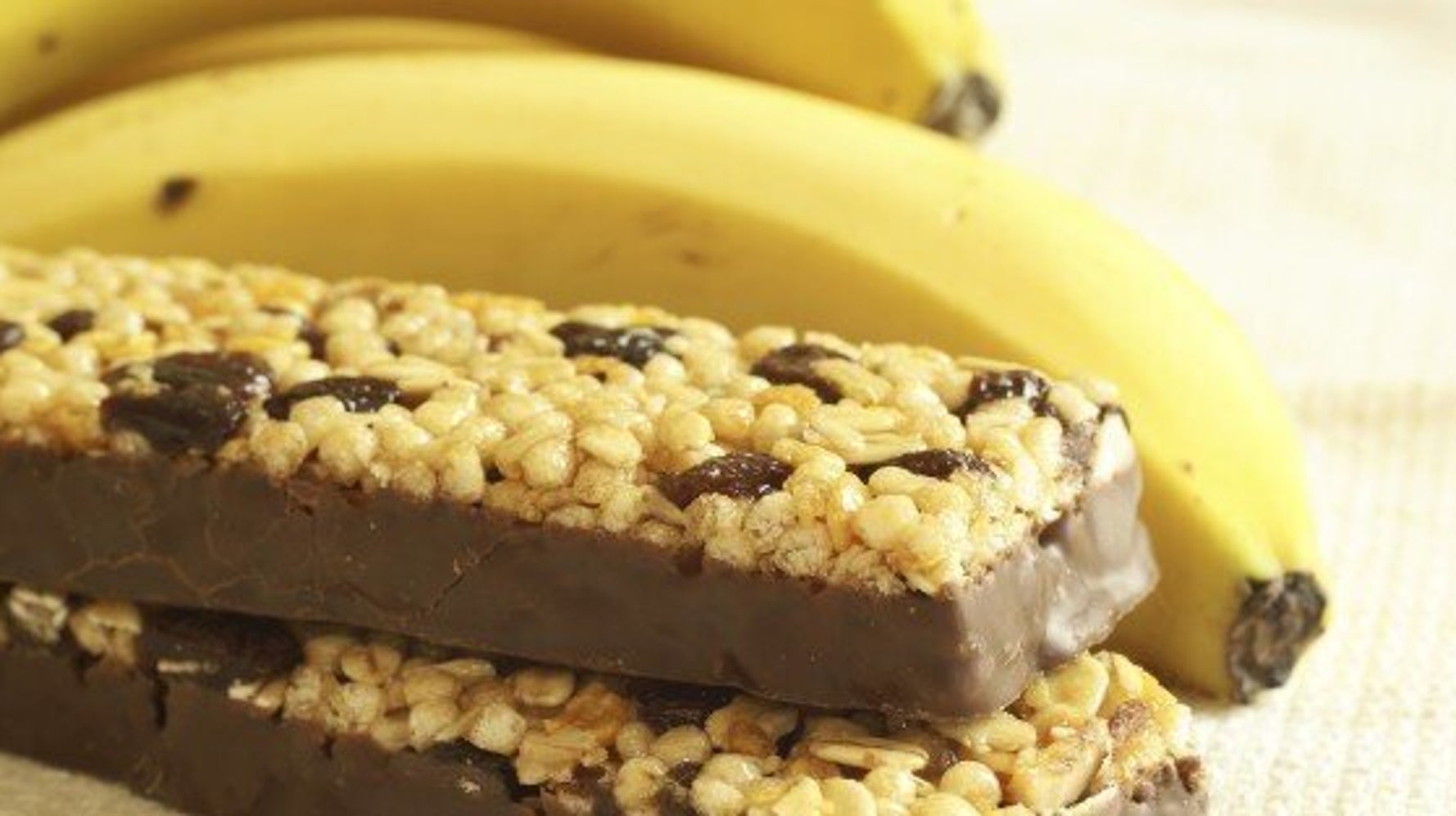 Best Desk Snack Choices From a Dietitian | HuffPost null