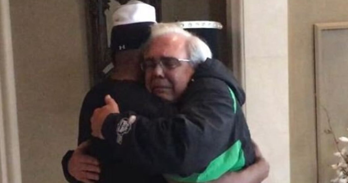 Jamie Foxx Hero: Touching Photo Shows Dad Hugging Jamie Foxx For Saving ...