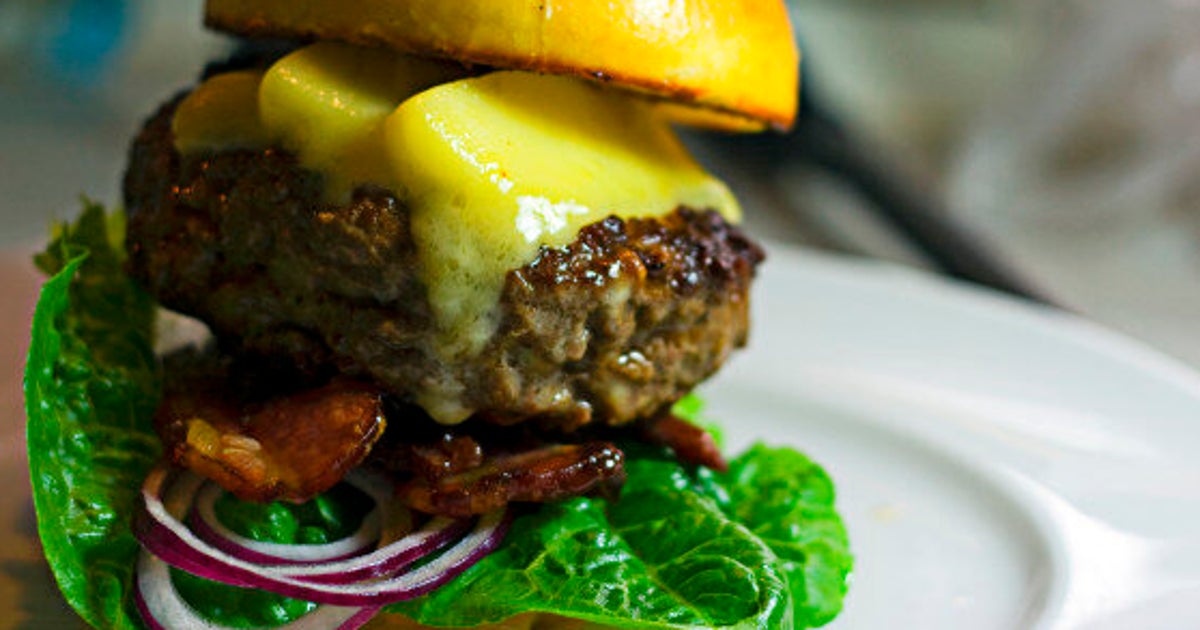 Alberta Burger Taste Test: The Calgary Edition | HuffPost Life
