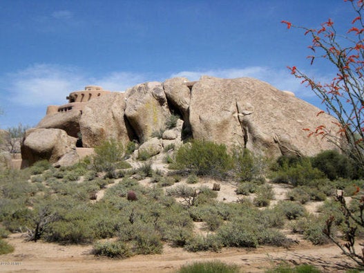 This $4-Million House Built Into A Cluster Of Boulders Is Way Nicer ...