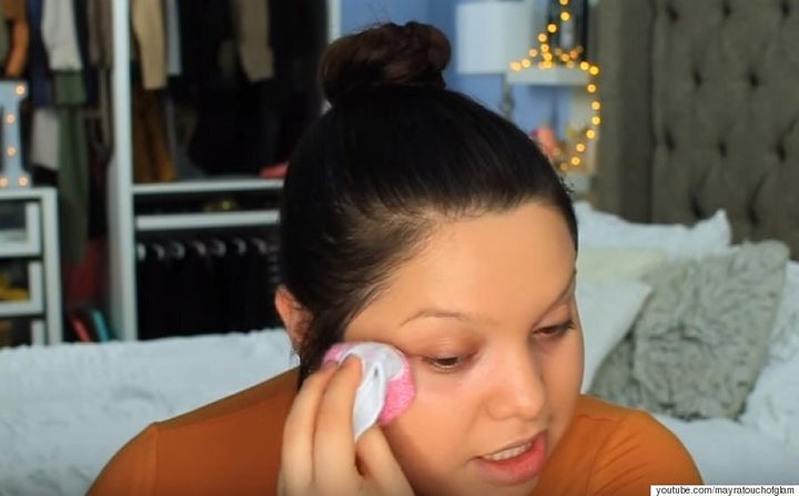 Beauty Vlogger Mayra Isabel Shows Us How To Apply Makeup With A Sock ...