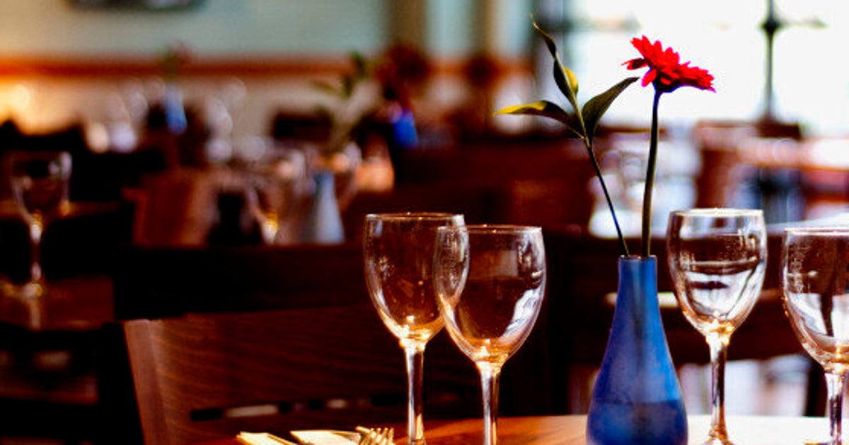 Surviving Your Office Holiday Dinner Party With Style | HuffPost Business