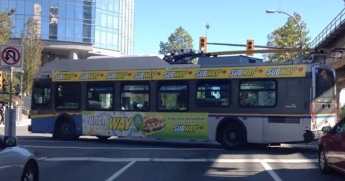 TransLink Bus' Excruciating Nine-Point Turn Includes Crash Into Pole ...