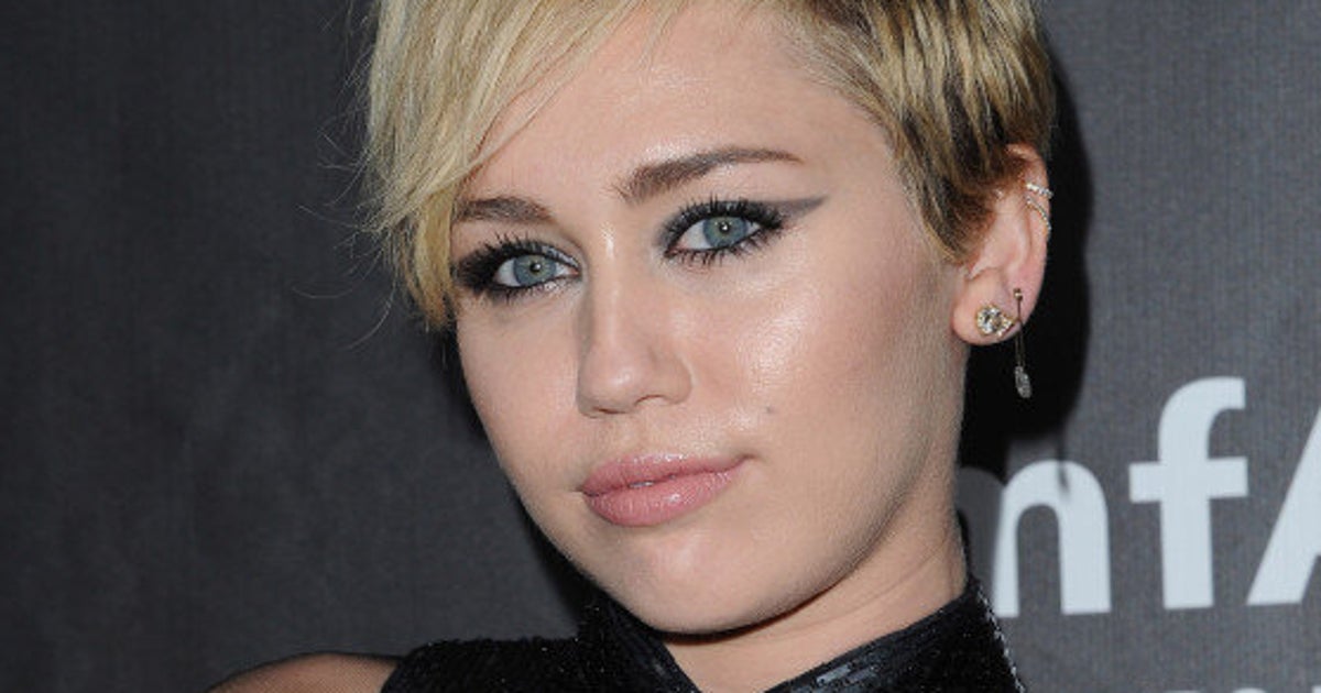 Miley Cyrus Spent Her Thanksgiving Topless In Bed Huffpost Style 0804