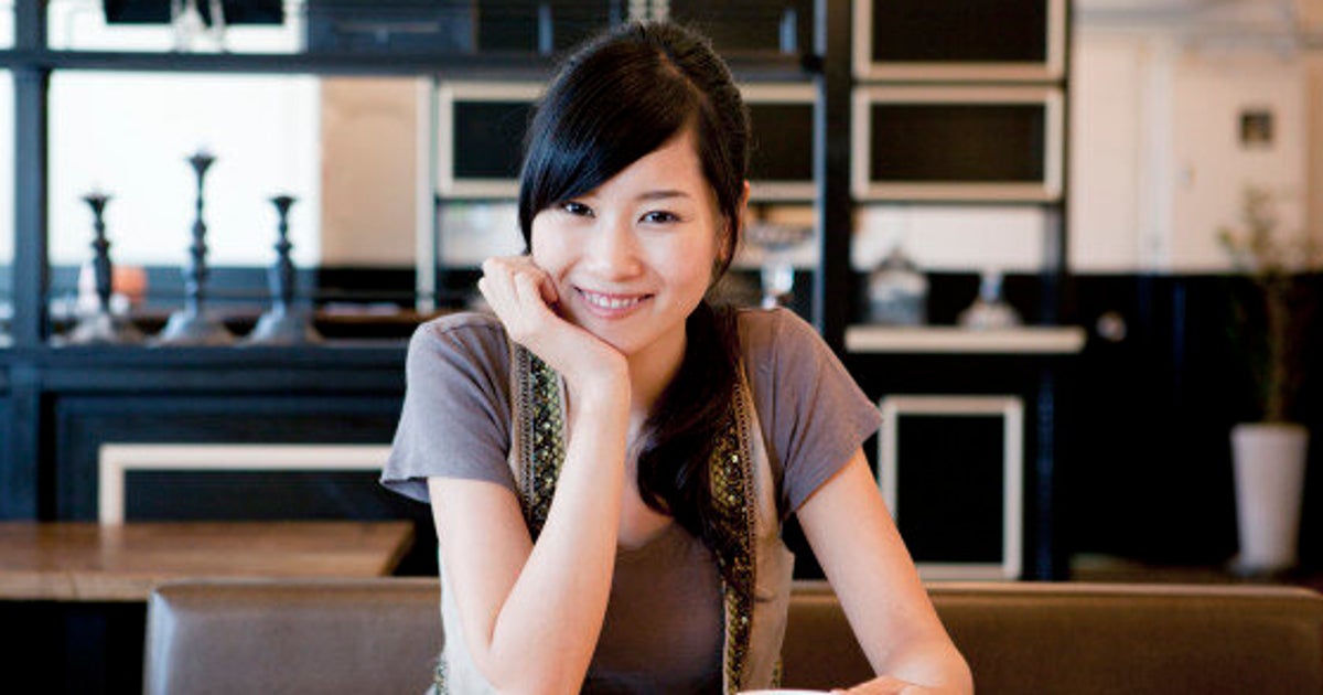 Japanese Café Refuses To Hire Employees Who Wear Makeup | HuffPost Style