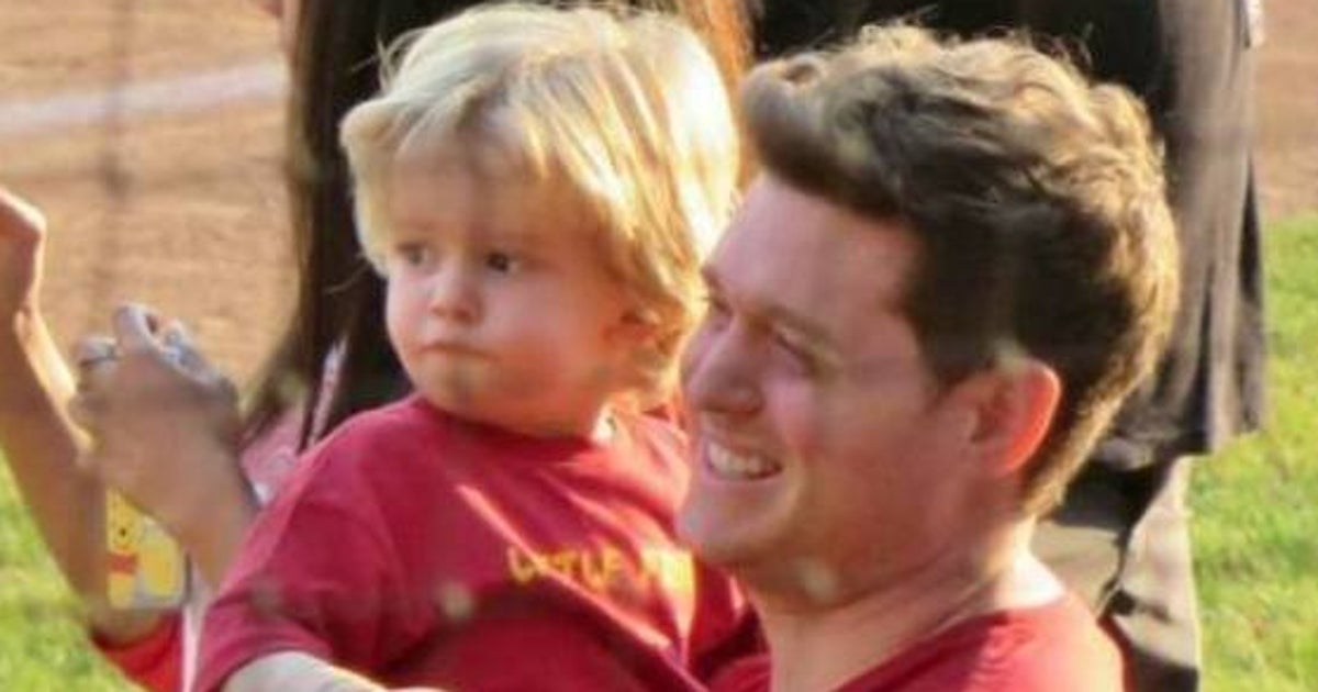 Michael Buble And Family Surprise Vancouver Crowd At Charity Event ...