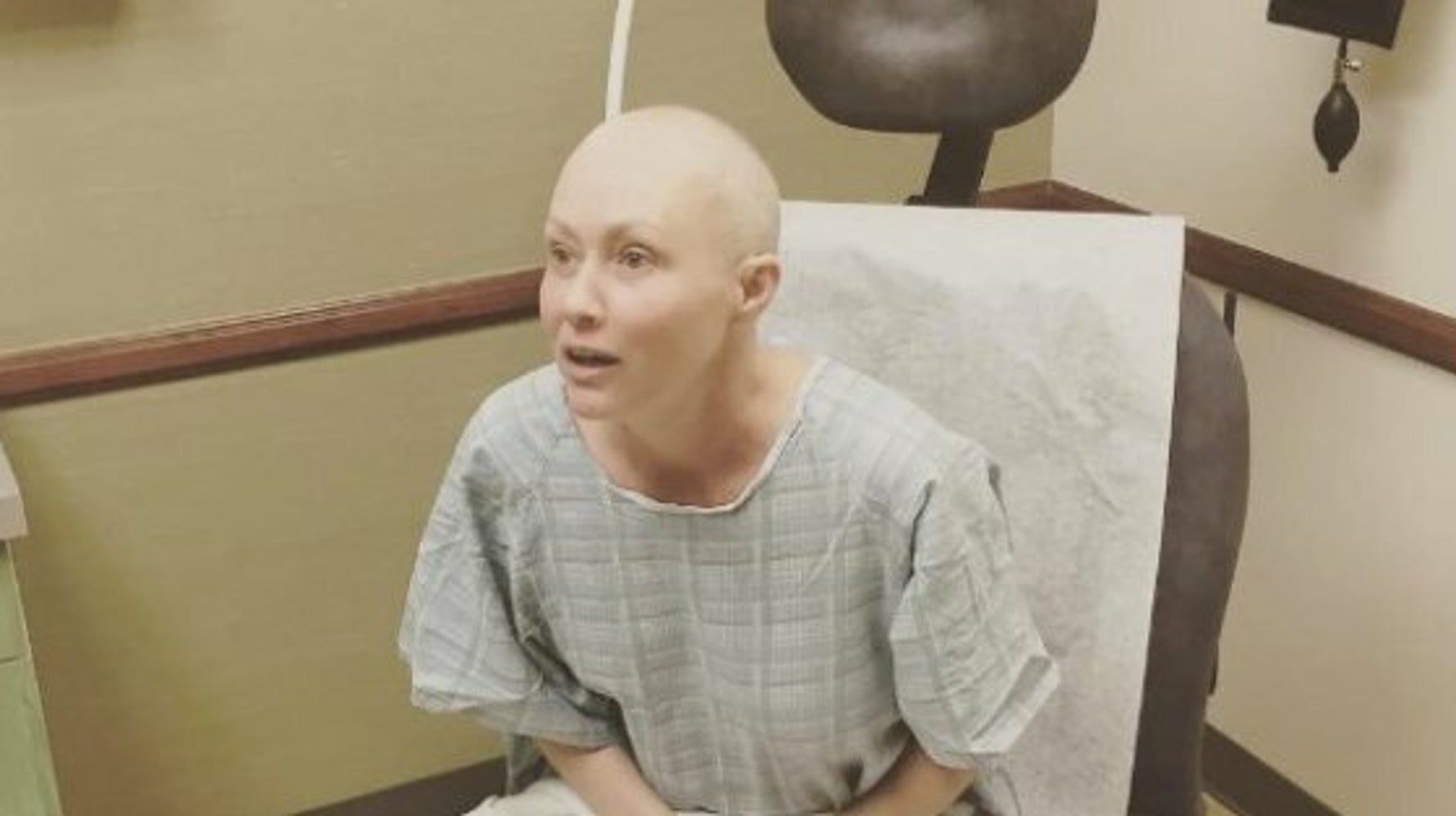 Shannen Doherty Shares Frightening Photo From First Day Of Radiation Treatment Huffpost