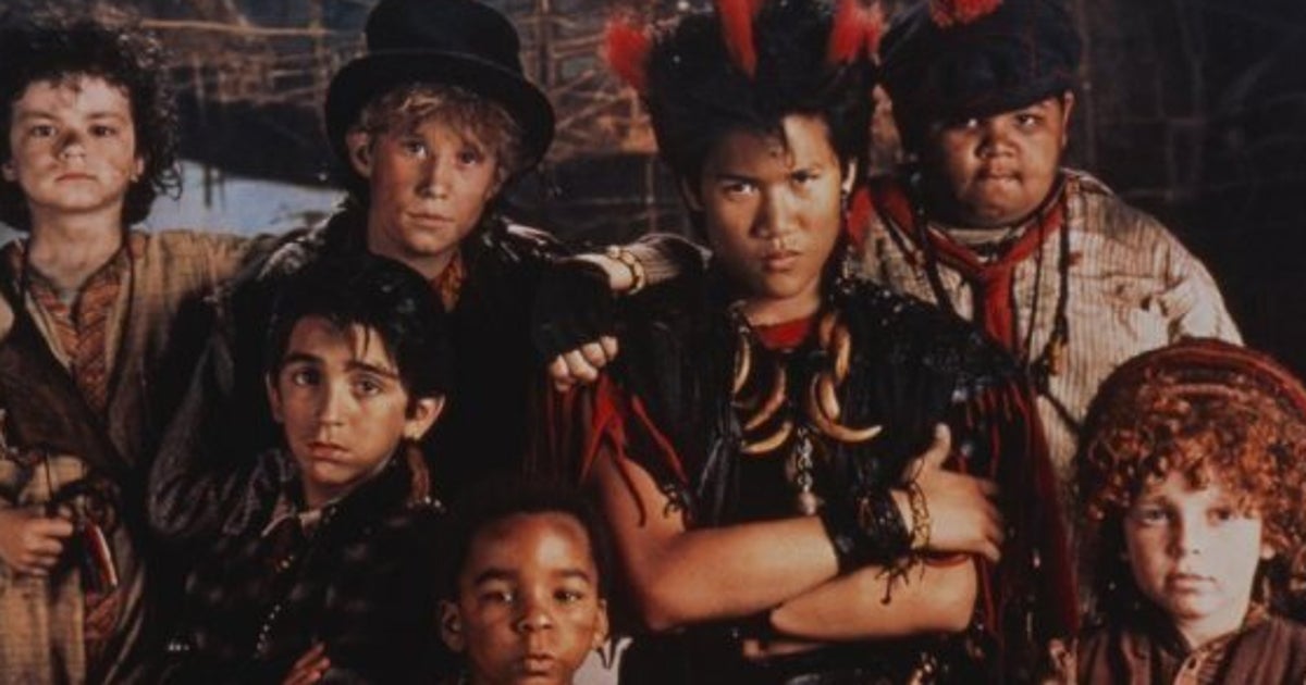 'Hook' Cast: Lost Boys Reunite For Epic Photoshoot 25 Years Later ...