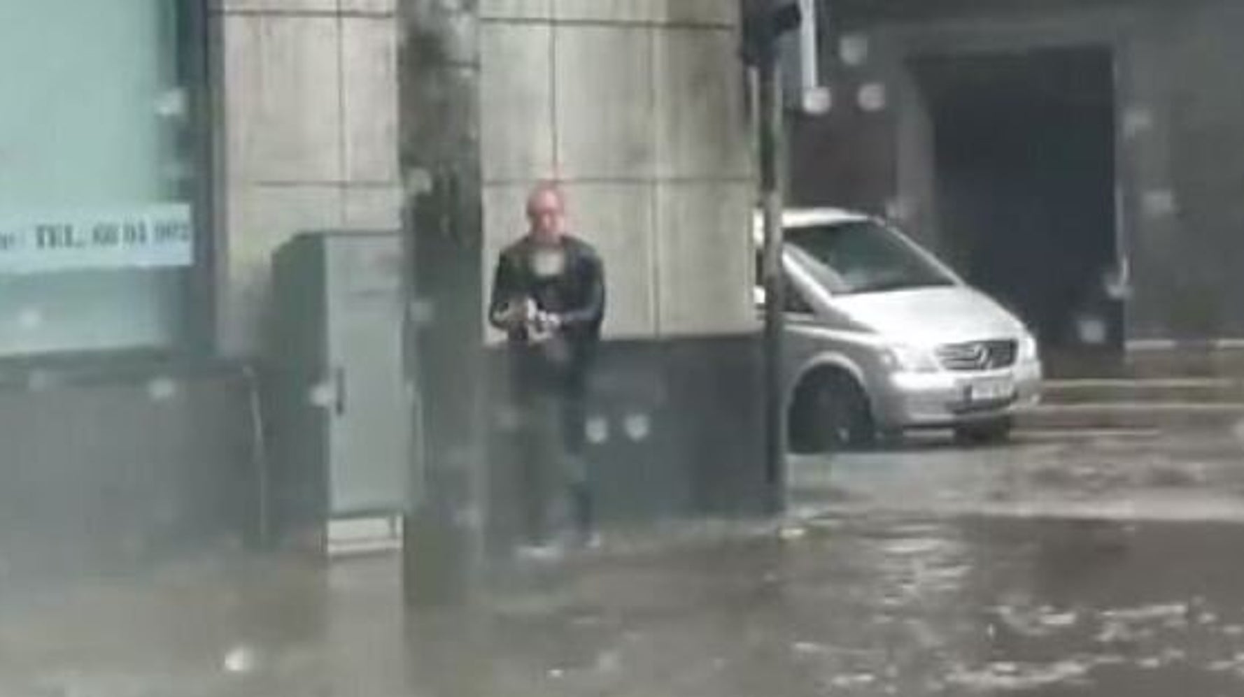 Heroic Man Rescues Cat From Flood Video Huffpost Canada Life