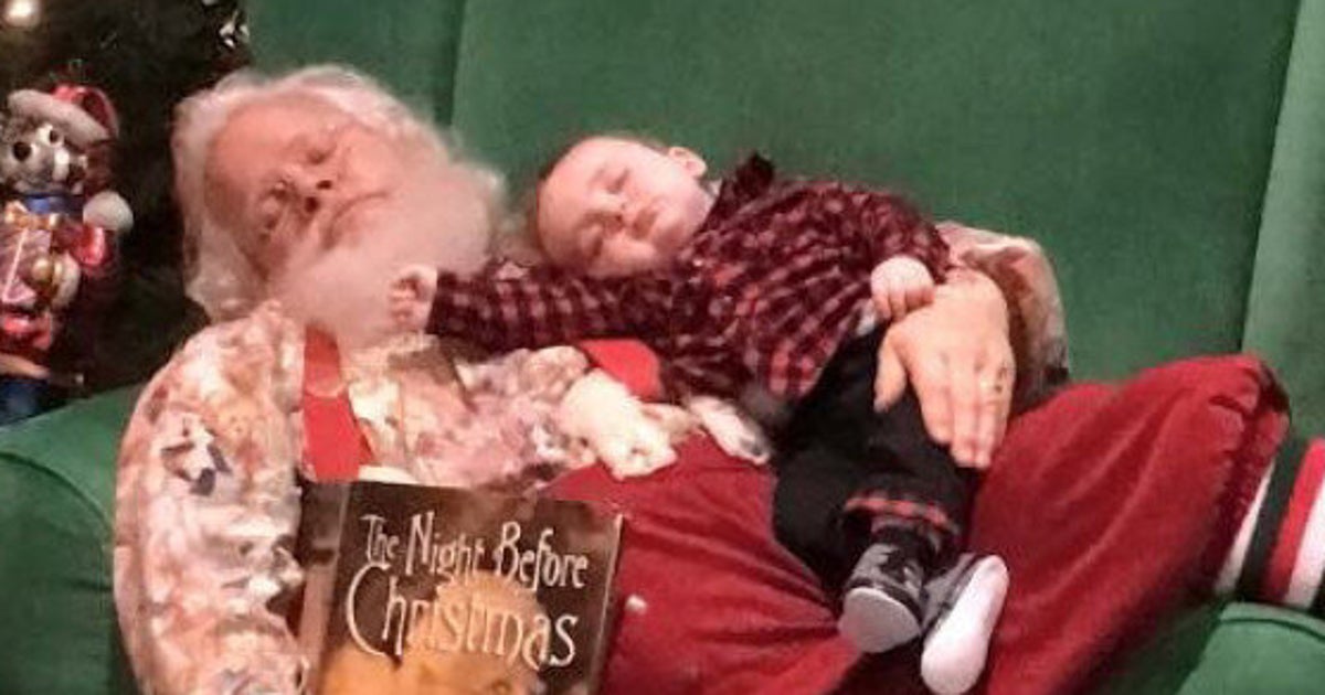 Sleeping Santa Photo Is The Sweetest Ever | HuffPost Parents