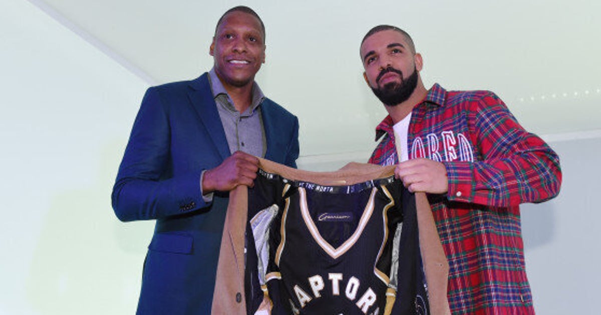 Drake Receives Custom Raptors Jacket During Drake Night | HuffPost Style