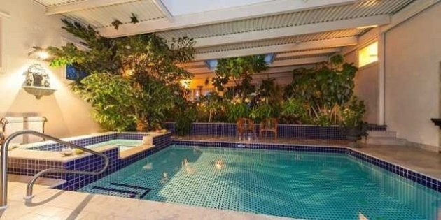 Luxury Real Estate Auction A First For Calgary (PHOTOS) | HuffPost Alberta