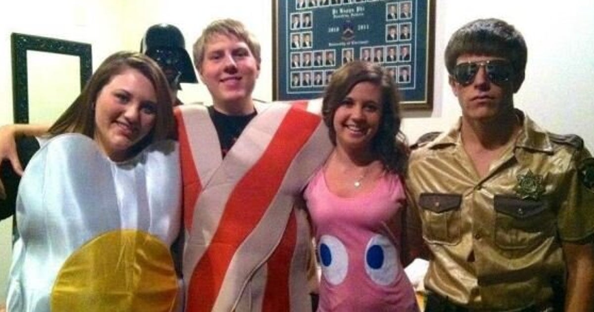 Halloween Photobombs: 25 Amazing And Creepy Moments | HuffPost Life