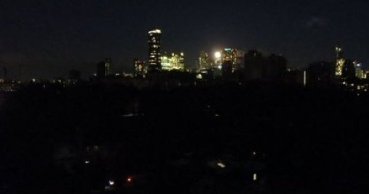 Toronto Power Outage Sends City Into Darkness, Again (TWEETS ...