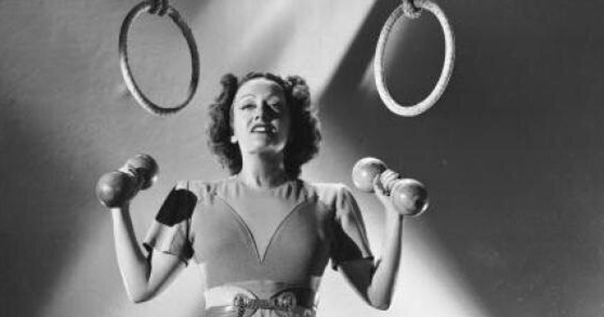 Vintage Photos Of Women Exercising Make Us Appreciate Our Modern Gym ...