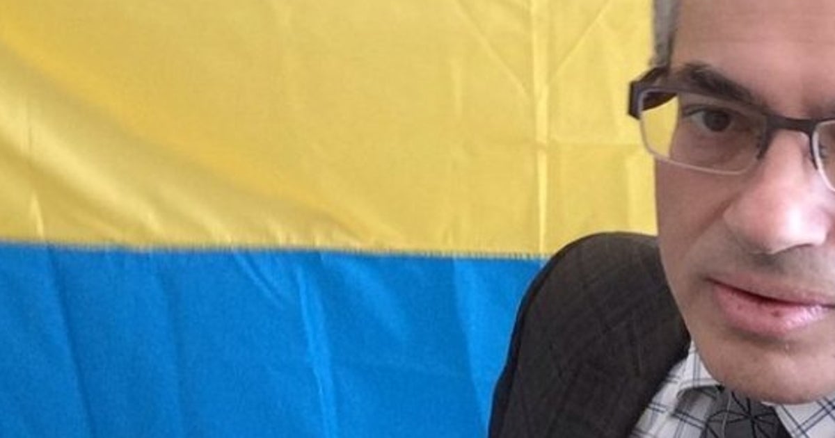 Tony Clement Apologizes For Upside-Down Ukrainian Flag Selfie (PHOTOS ...
