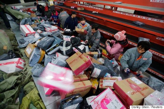 Shentong Express' Delivery Robots Are Mesmerizingly Efficient ...