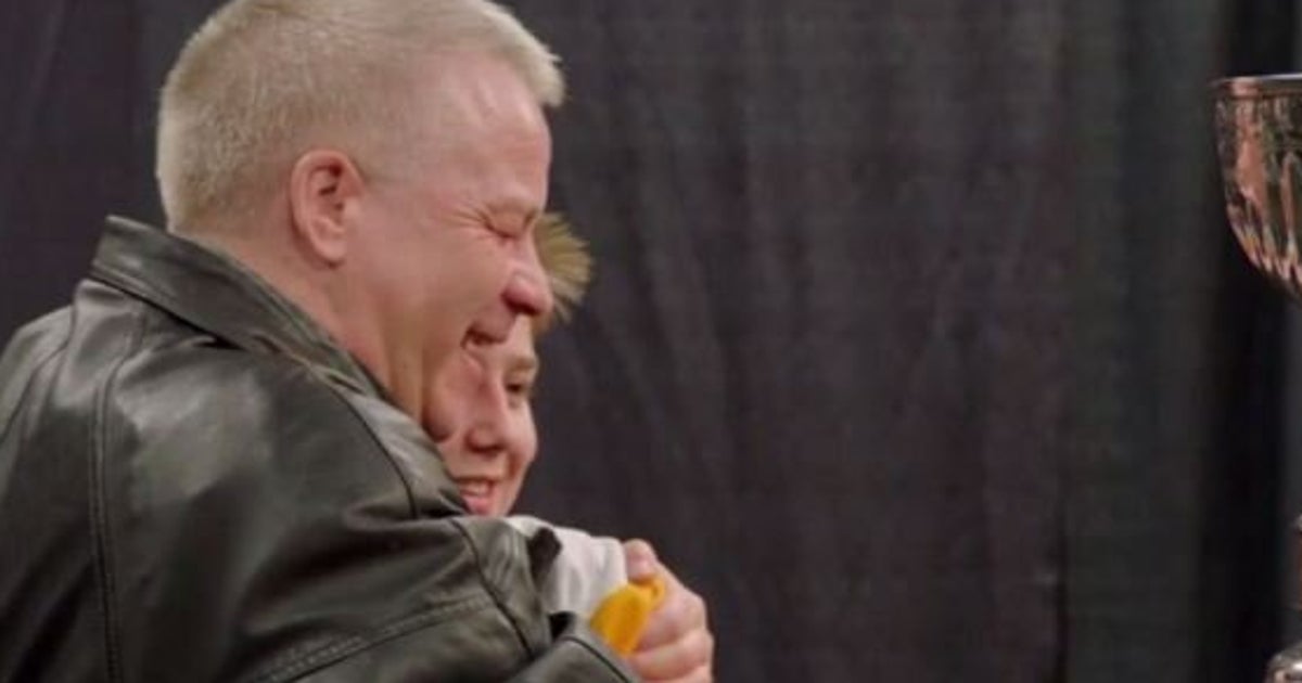 Wyatt Nelson And His Dad Get To See The Stanley Cup In A Wildly ...