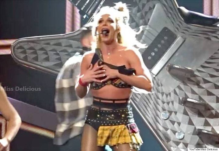 Britney Spears Handles Wardrobe Malfunctions Like A Pro During Vegas