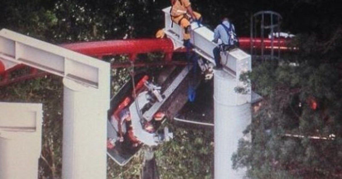 Rollercoaster Accident: Ride Derails Leaving People Hanging 30 Feet In ...