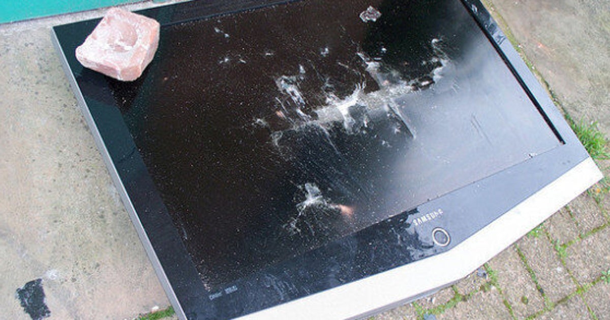 Leafs Fan's Smashed TV Ad A Fake (UPDATED) | HuffPost News