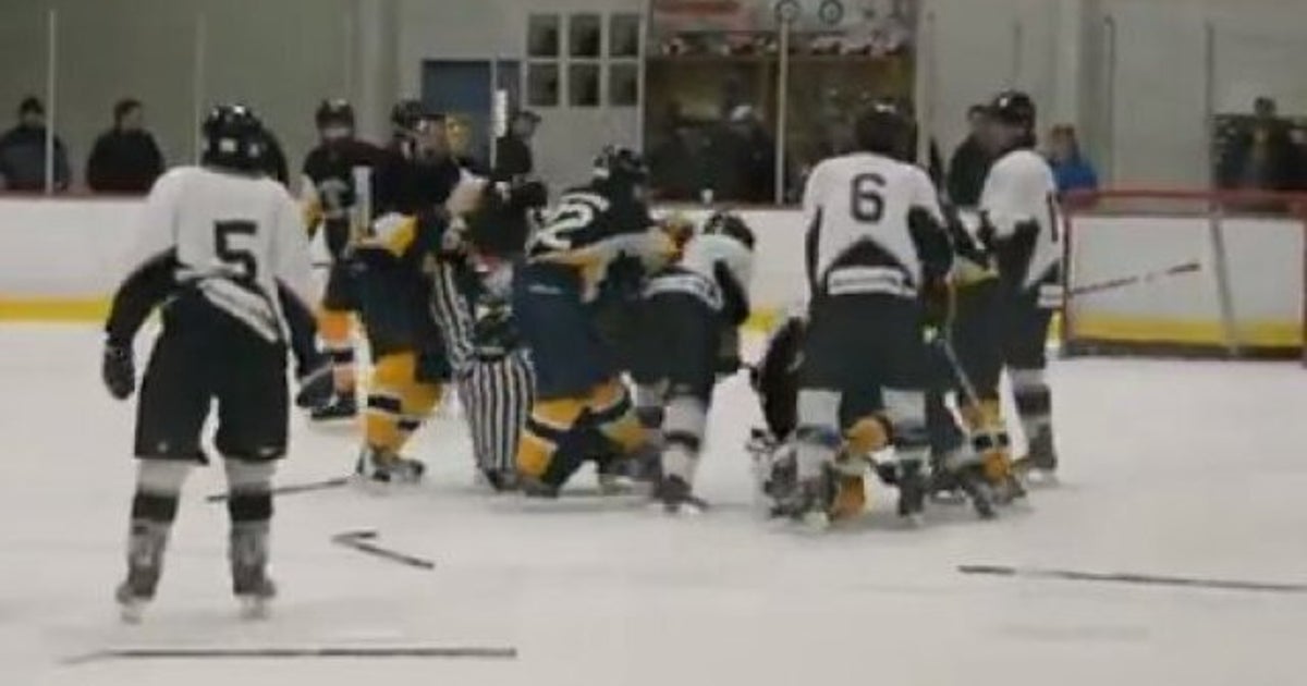 PEI Hockey Fight: Tignish Aces vs. Sherwood Falcons (VIDEO) | HuffPost News