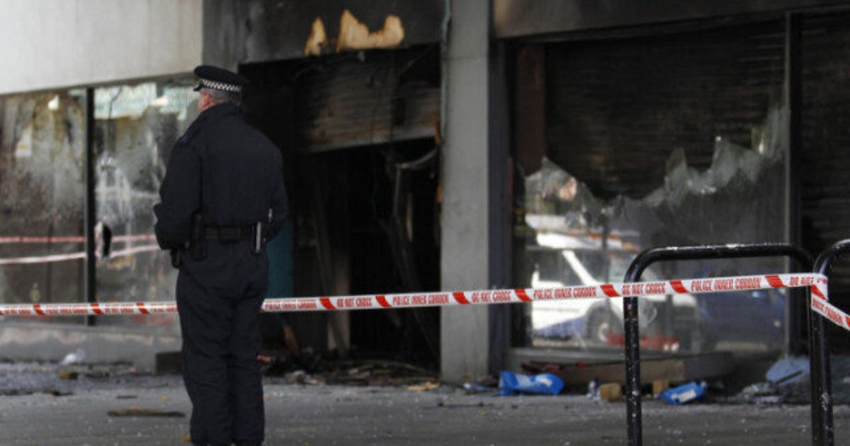 London Riots: Extraordinary Speech to Looters Goes Viral | HuffPost News