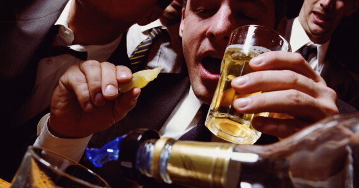 Bartender Body Language: How to Get Served Fast At The Bar, According ...