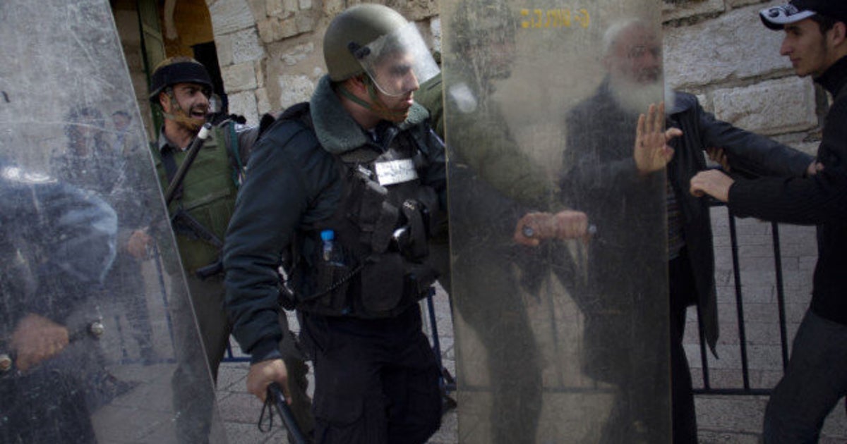 Debating a Man's Life in 140 Character or Less | HuffPost News