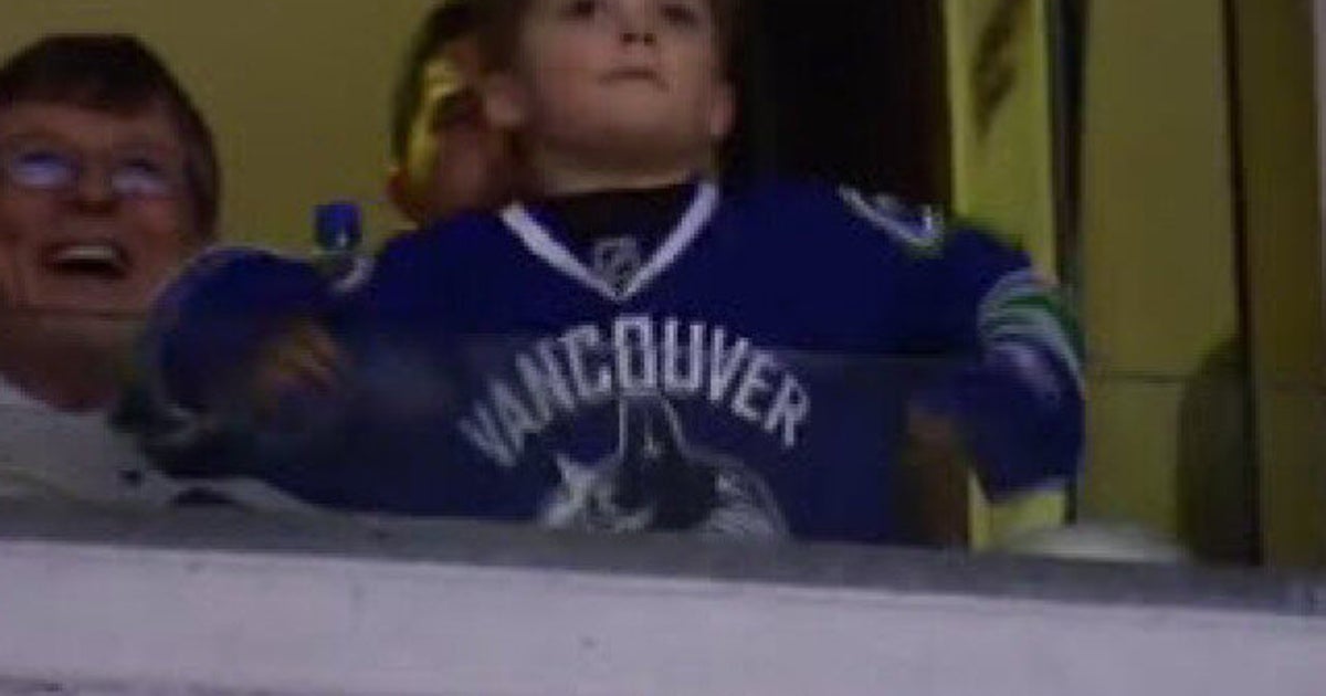 Canucks Dancing Kid: Little Fan Wows Crowd With Awesome Routine (VIDEO ...