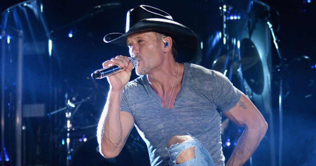 Tim McGraw Defends Slapping Female Fan In the Face: 'Pure Instinctive ...