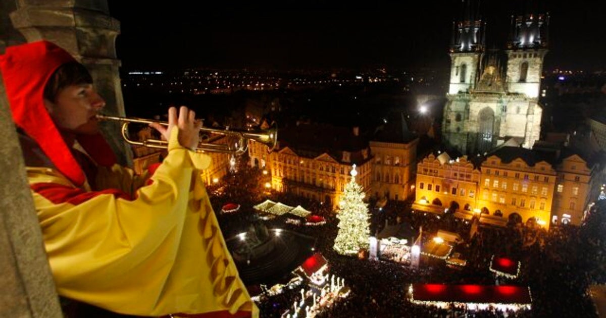 Holiday Displays Around The World Light Up Global Landmarks | HuffPost News