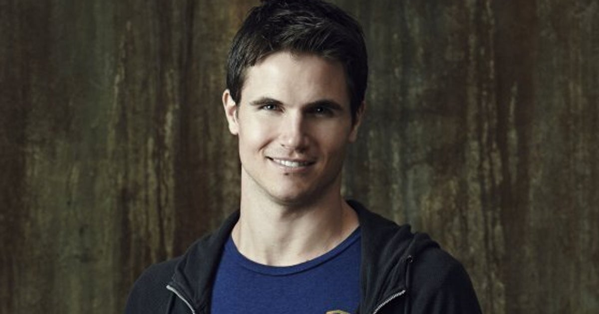 Robbie Amell, 'Tomorrow People' Star, On Finding His TV Father And His ...