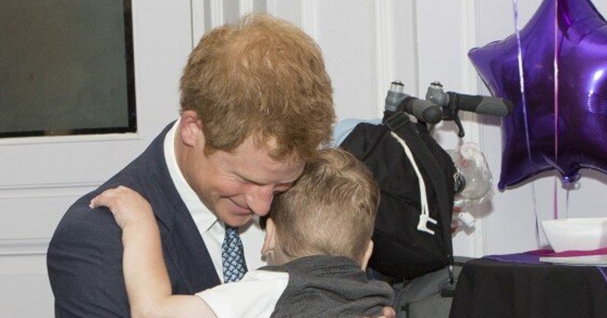 Prince Harry Hugs Carson Hartley At WellChild Awards Ceremony (VIDEO ...