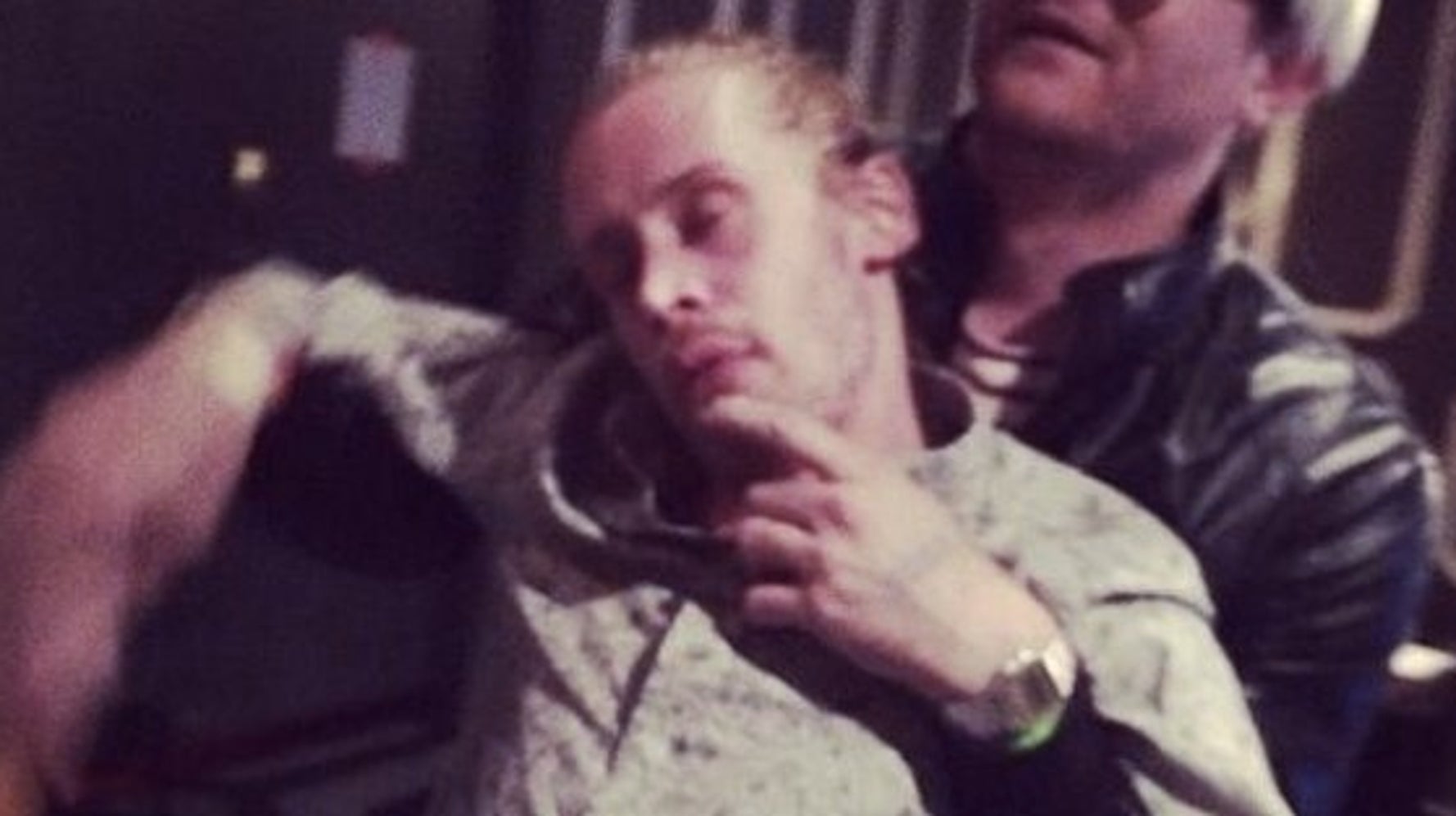 Macaulay Culkin Reenacts 'Weekend At Bernie's' At Pizza Underground Gig ...